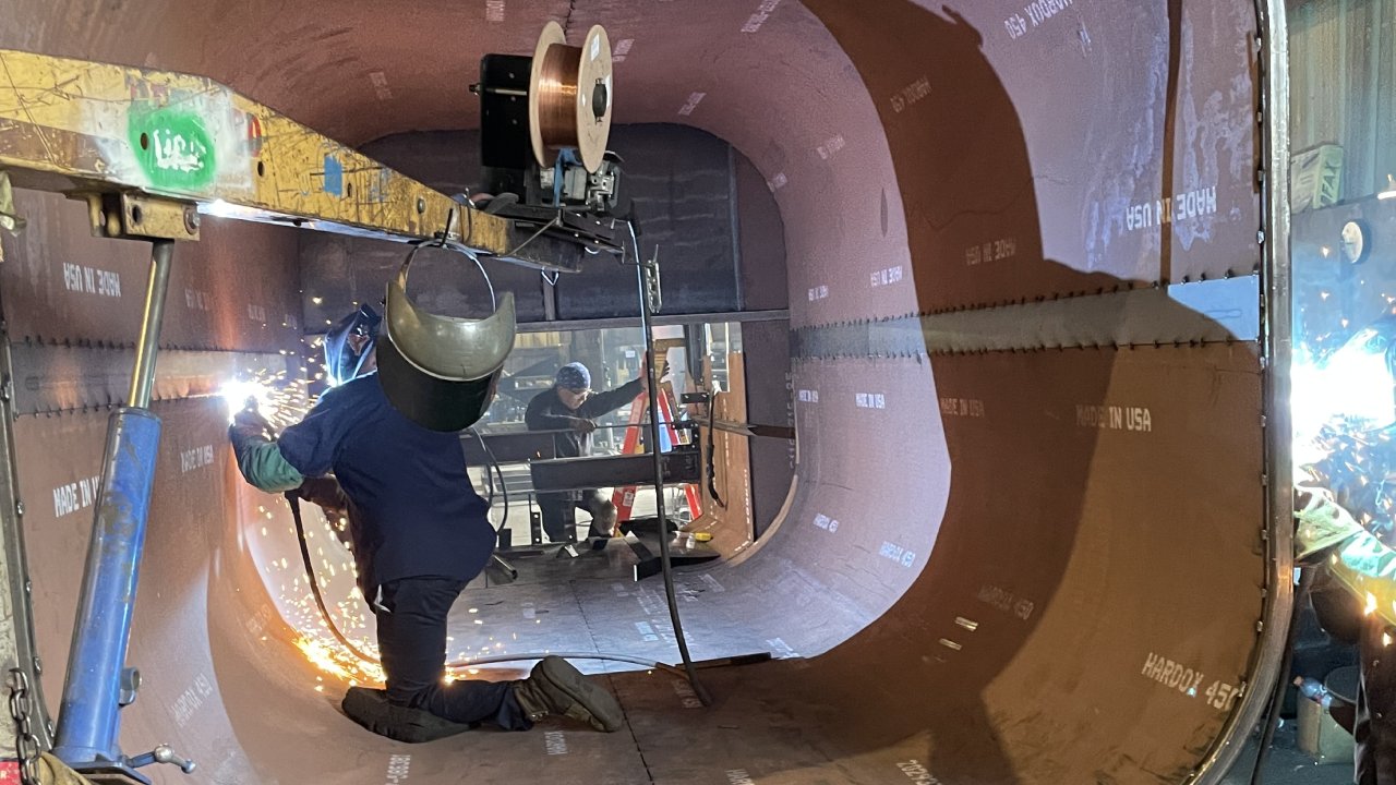 Amrep Mfg case – Elliptical full-body refuse truck design crushes waste ...