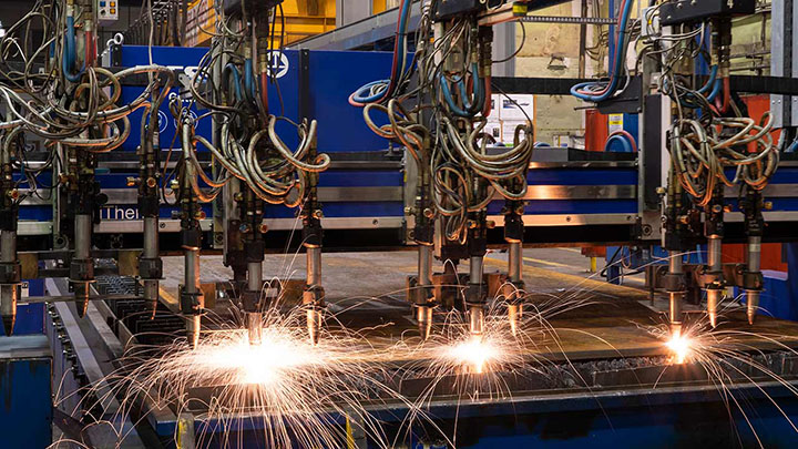 Steel processing at Steel Service Center Montreal - SSAB